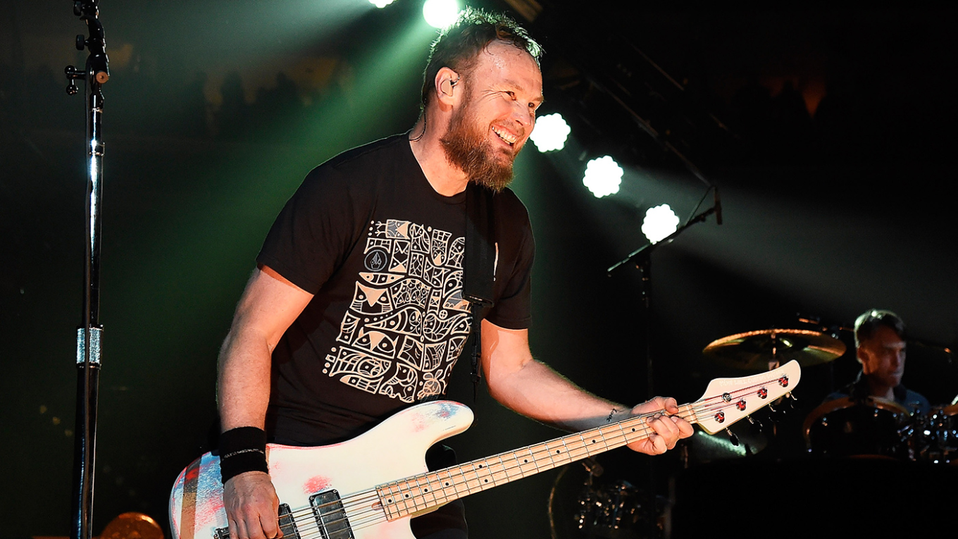 The Best Grunge Bassists Of All Time Ranked | Return of Rock